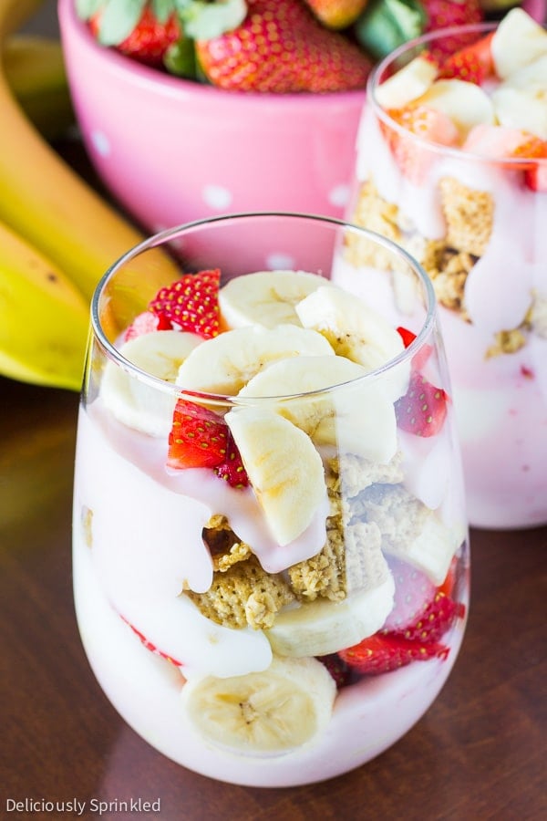 Strawberry Banana Yogurt Parfaits | Deliciously Sprinkled Strawberry Banana Yogurt Parfaits | Deliciously Sprinkled