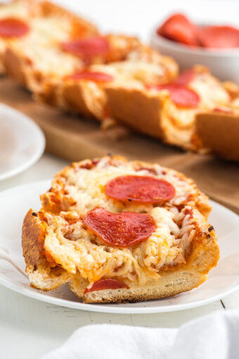 Easy French Bread Pizza Recipe – Deliciously Sprinkled