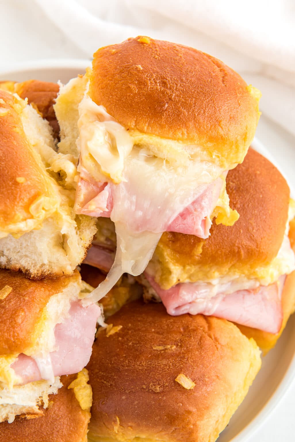 Hawaiian Roll Sliders (Ham & Cheese) – Deliciously Sprinkled