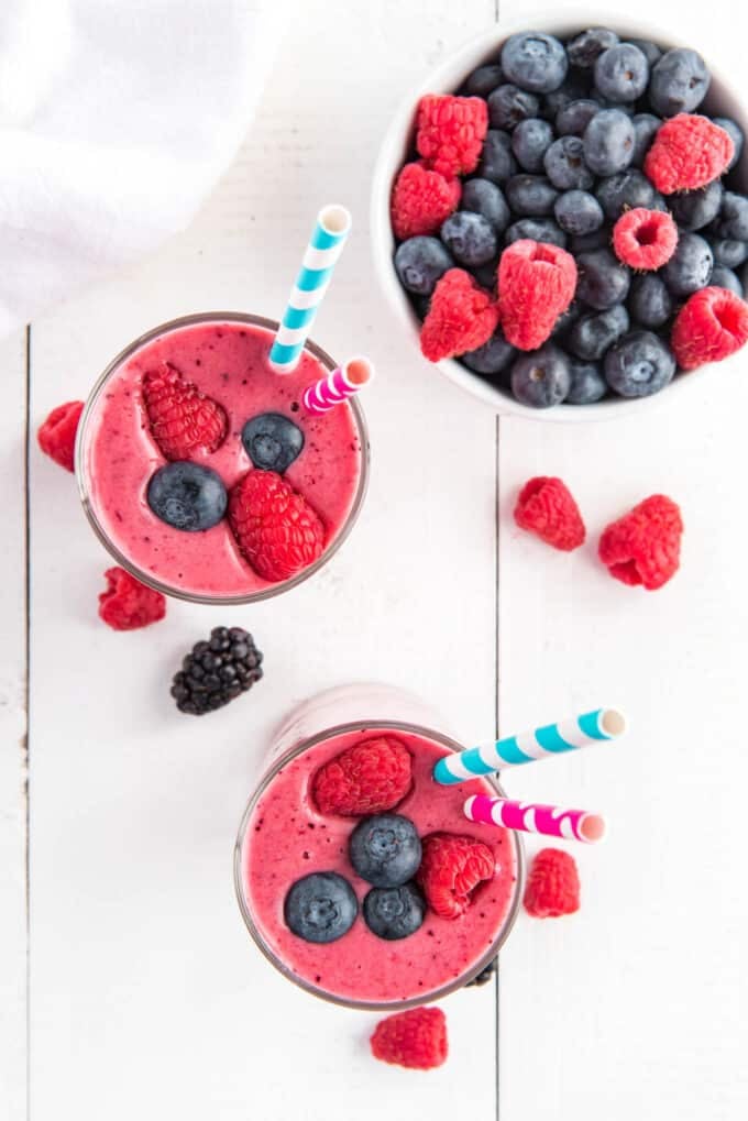 Breakfast Energy Smoothie – Deliciously Sprinkled