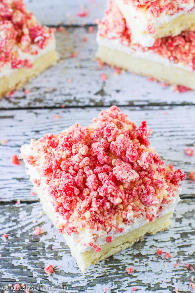 Strawberry Shortcake Bars – Deliciously Sprinkled