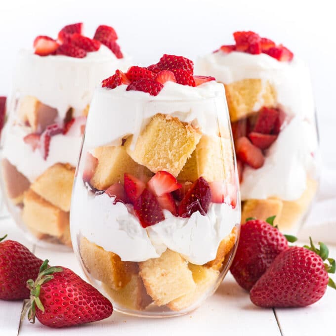 Strawberry Shortcake Cups – Deliciously Sprinkled