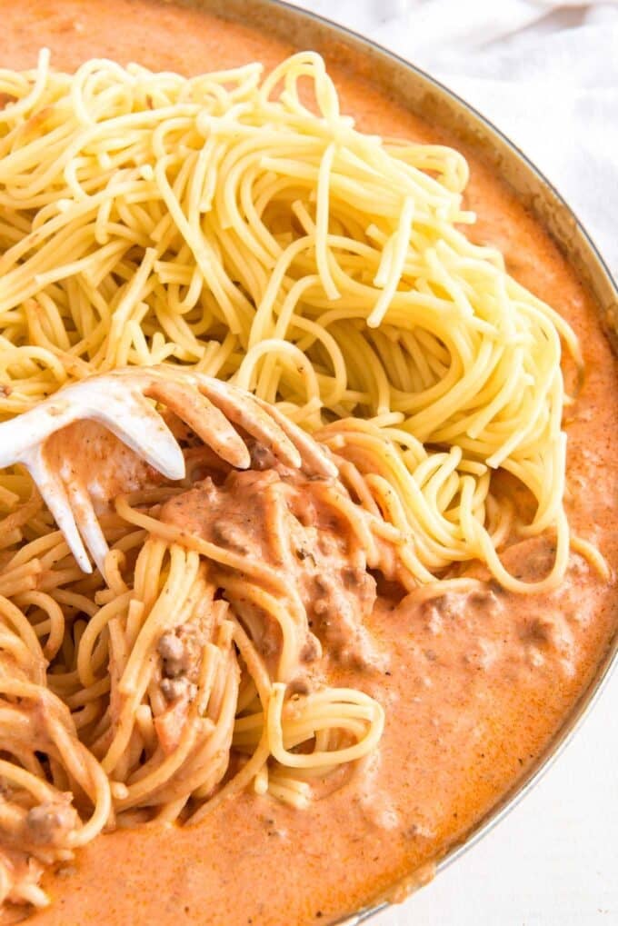 30-Minute Spaghetti Casserole – Deliciously Sprinkled