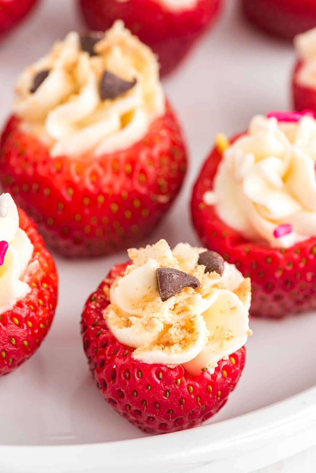 Cheesecake Stuffed Strawberries – Deliciously Sprinkled